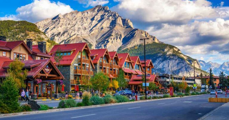 How to choose the right province for your move to Canada